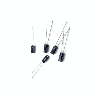 厂家直销 13*21 25v22 0uF 铝电解电容器 插件电容 电容器