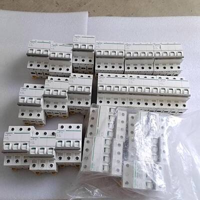 可隔离开关ilNT125四极125A有5只片9。四极