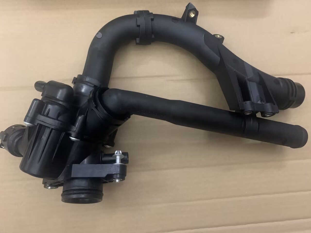 适用奔驰C级 E级 GLC级 C180C200冷却液节温器总成OE 2742000115
