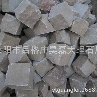供应山东黄砂岩方块石自然面小方石黄砂岩马蹄石