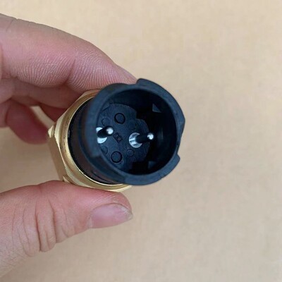 解放J6P小J6倒车灯开关倒档倒档位变速箱小顶盖传感器3774020-82A