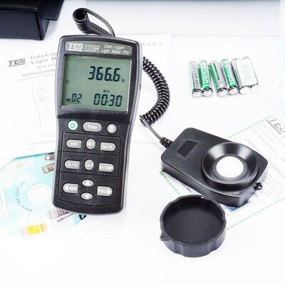 泰仕TES-1339R进口专业多功B能高精度数字显照度计光强度计测试仪