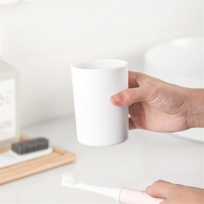 LEYIX 0135免打孔电动x牙刷架磁性吸壁挂三口之家情侣套杯口杯套