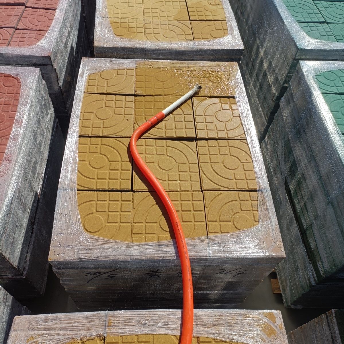 西班牙砖透水砖面包砖绿化砖方砖草坪砖八字植草砖道路砖盲道砖