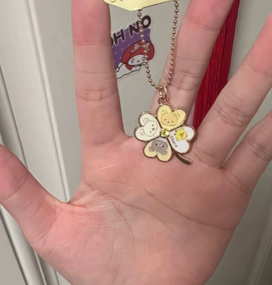 日系钥匙扣包包装饰挂件送闺蜜轻松熊周边四叶草金属挂坠钥匙链