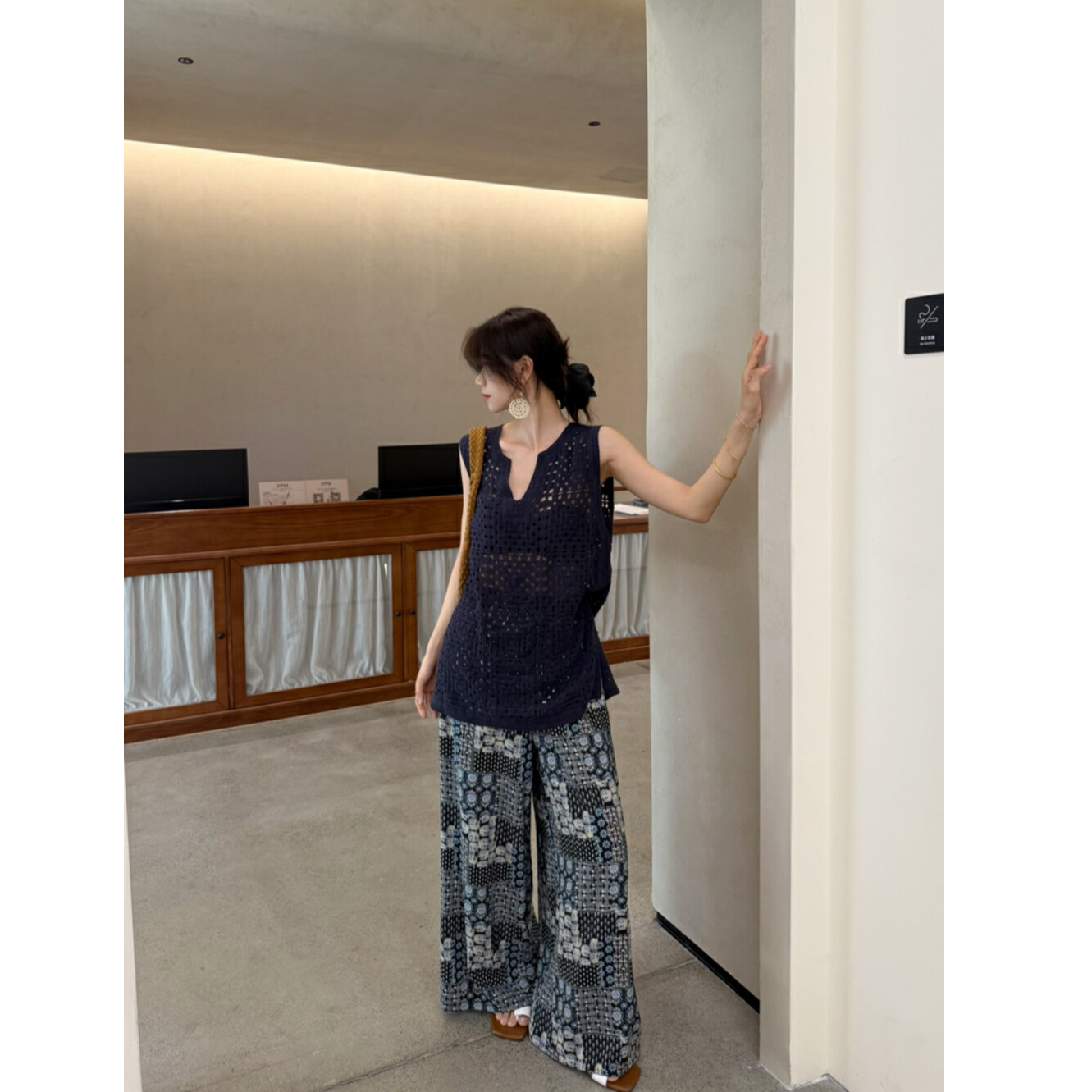 夏季通勤套装女韩系简约V领镂空针织背心薄款洋气休闲长裤两件套