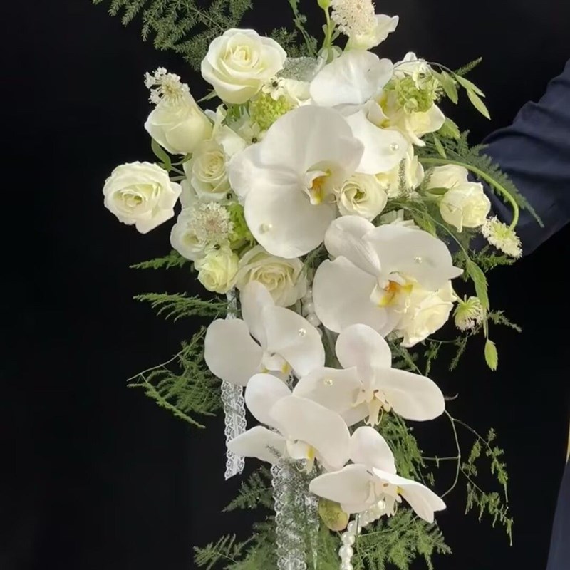 手捧花瀑布垂坠感新娘花束 结y婚摄影仿真花绿白假花家居台面装饰