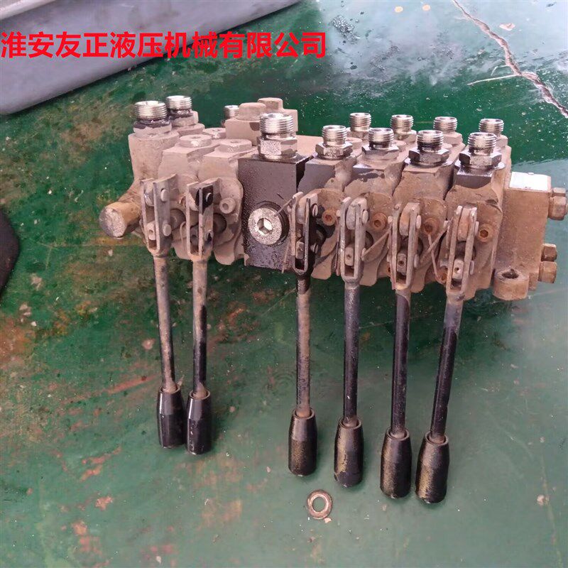 热销DL-L8高空作业车多路阀6个操作手柄液压支腿操作阀下车阀全新