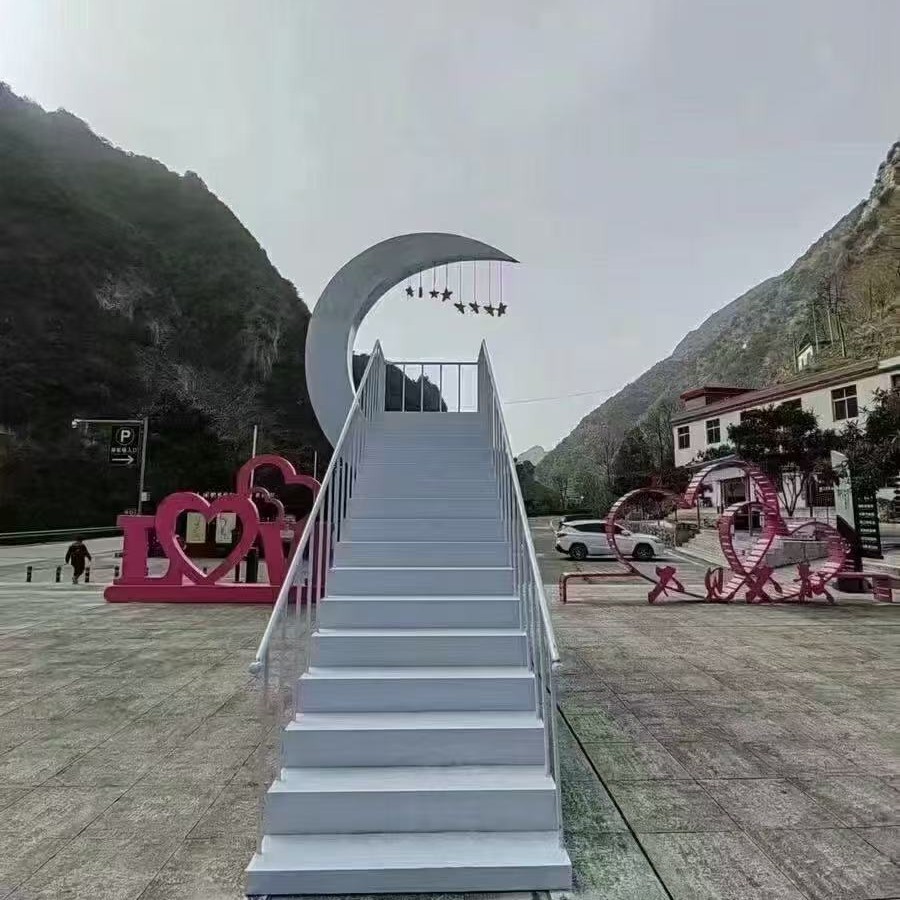 户外大型景区爱心天梯摆件网红打卡云梯造景布置装饰道具装置景观