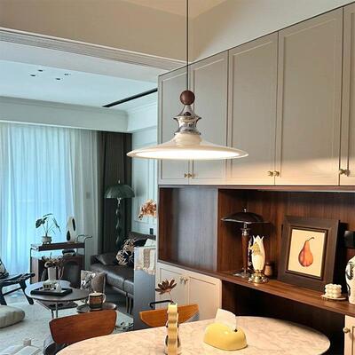 中古奶油风餐厅吊灯2025新款法式复古创意飞碟灯具棋士圆桌餐桌灯