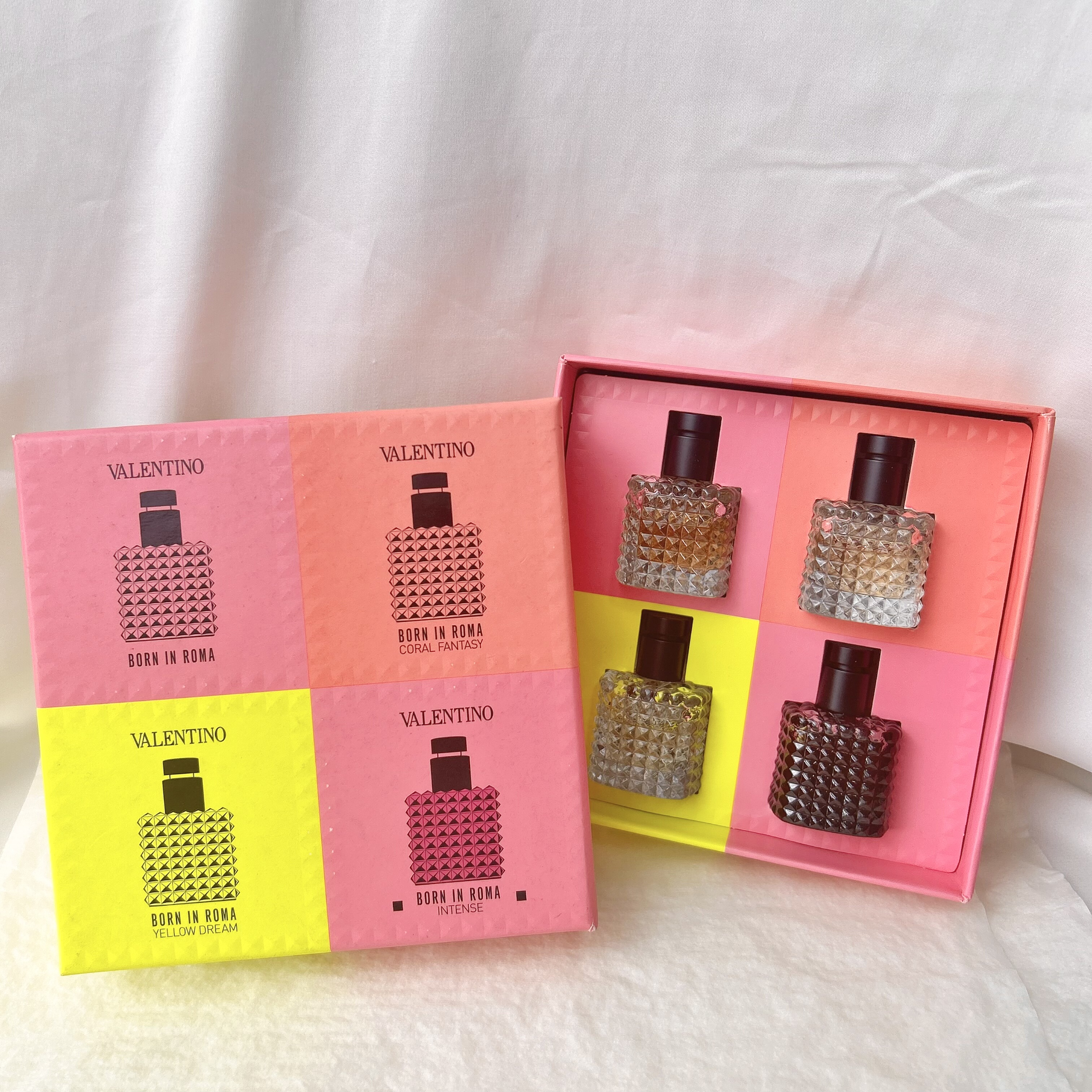 Valentino华伦天奴铆钉香水6ml×4套装小样 无喷头外盒有点脏