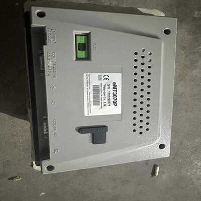 威纶通 eMT3070p  触摸屏， 的。外观新 来（gg设备）