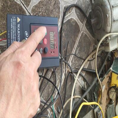 0.4kw单相220v供电易能EDS800变频器，功能外（电子设备）