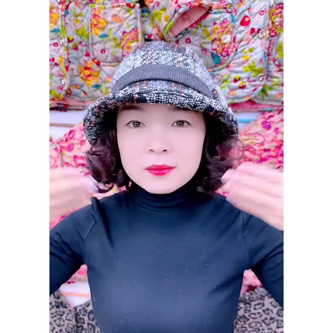 假发秋冬时尚帽子一体渔夫帽中老年妈妈百搭礼帽保暖卷发头套网红