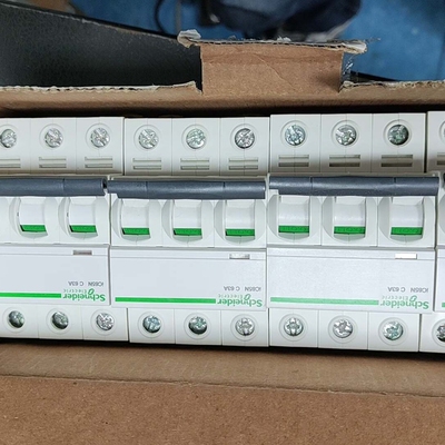 全新施耐德小型断路器A9F18363议价