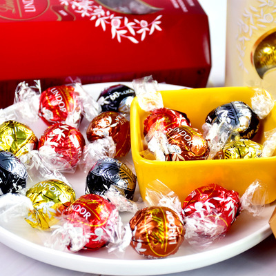 Lindor瑞士莲巧克力软心球200g黑白牛奶年货礼盒进口零食