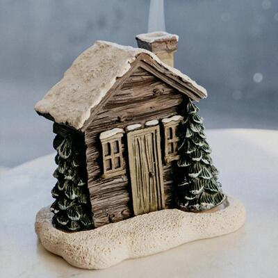 Log Cabin Snowy Winter Incense Cone Burner木屋雪冬香锥燃烧器