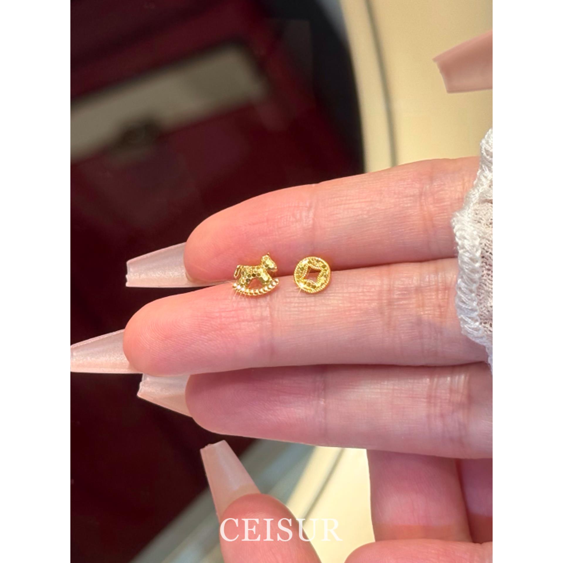 金色碎碎冰木马钱币耳钉女精致独特气质耳环小众设计迷你百搭耳饰