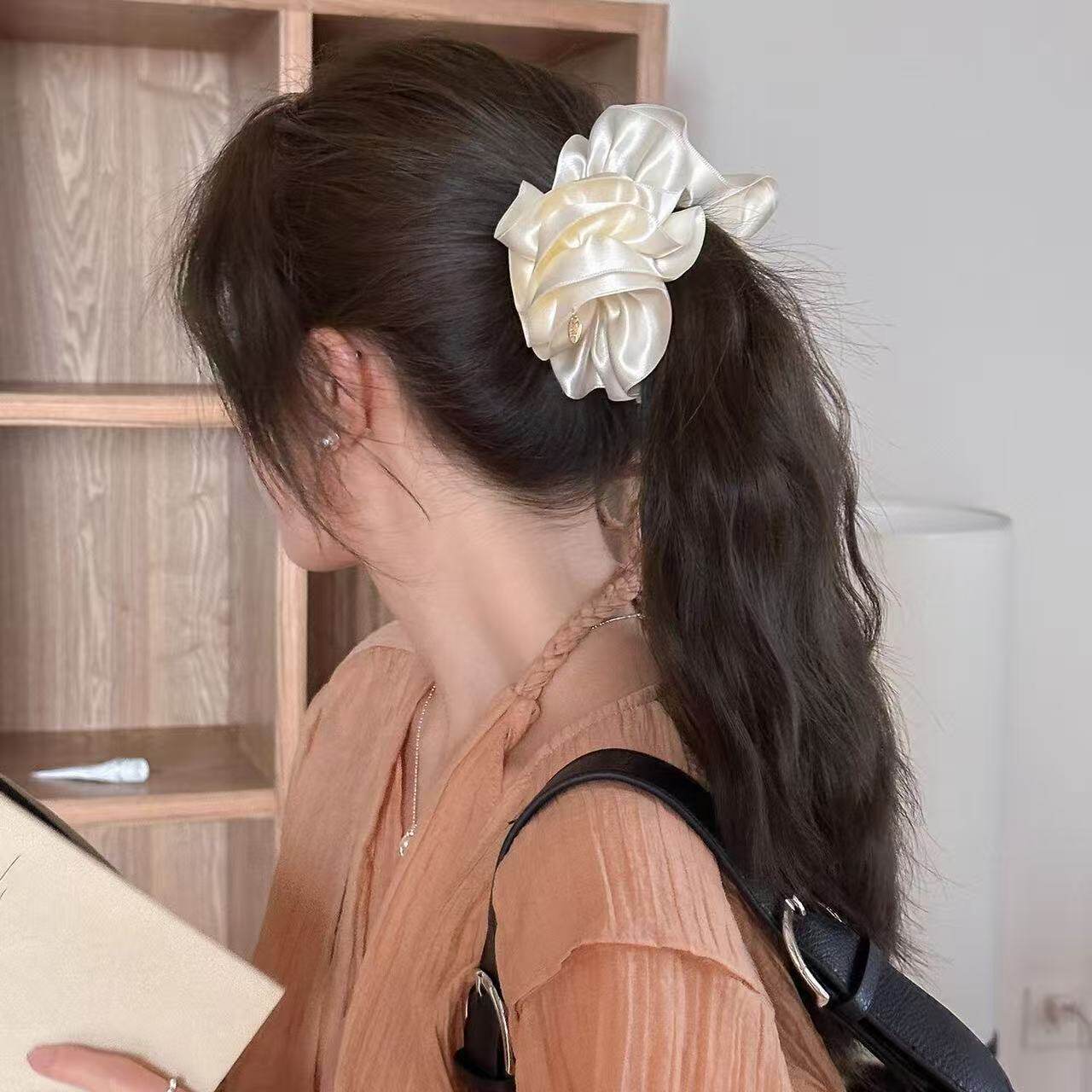 显发量黑色香蕉夹女后脑勺高级发卡马尾发饰褶皱泡泡竖夹