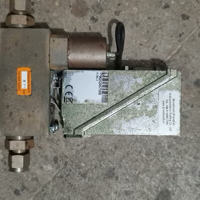 【询价】Bronkhorst压力控制器P-700-2，成色如图适用