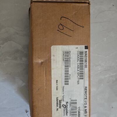 MA0186100三通连接器全新未使用老装2盒低-议价