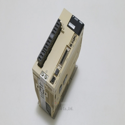 YASKAWASGDV-5R5A01A002000底盖铰链破损750WDRV-I-35719E