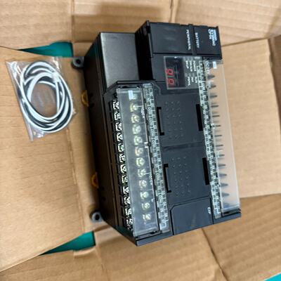 欧姆龙plccp1hx40dtd库存全新未使用包装盒，议价商品