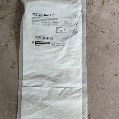 议价施耐德接近开关XS212BLNAL2JD