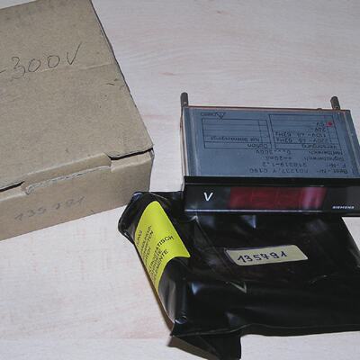 Unused  Siemens M01237Y0190 Digital Indicator 96 x 24 0...30