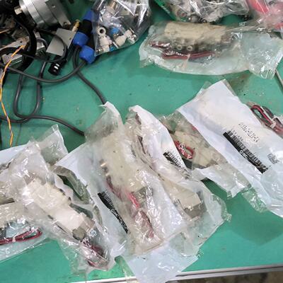 sy53205lzdc4的SMC电磁阀全新的总共有9个-议价