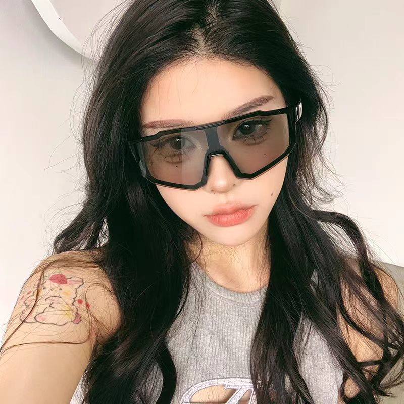 户外运动登山骑行防风沙虫遮阳潮墨镜欧美大框显瘦专业运动护目镜