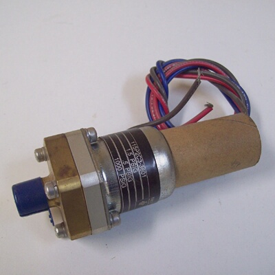 ITTINDUSTRIESNEODYN115P2C33601压力开关5AMP125250VAC全新