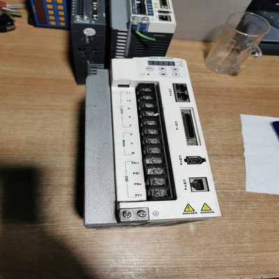 议价拆机施耐德伺服驱动器LXM23AU20M3X，成色如图，功能