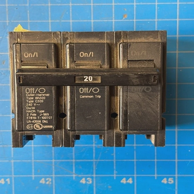 CutlerHammer3杆240伏20安断路器BR320