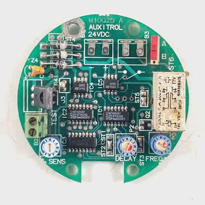 Auxitrol M10025 Une Carte Pcb 24 Vdc