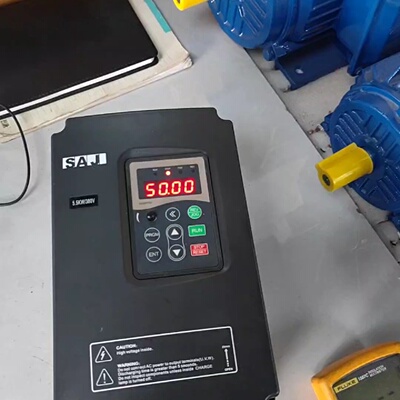 寻三晶变频器5.5KW8000B4T5R5GB7R5PB