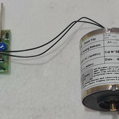 Disparador De Cierre Merlin Gerin 0685661C MXXF 440480VAC 6E
