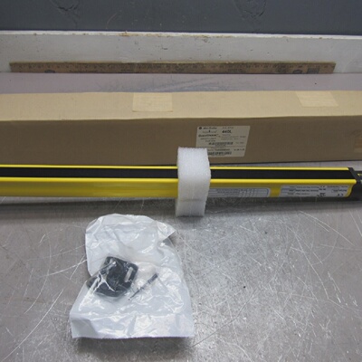 ALLEN BRADLEY GUARDSHIELD LIGHT CURTAIN 440LT4K0640YD TRANSM