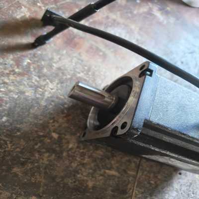 施耐德伺服马达BCH0802O12A1C750W，实物图，--议价商品