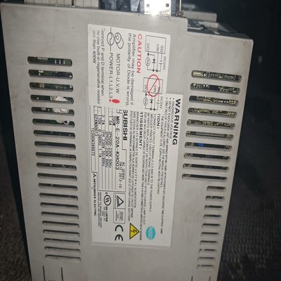 三菱驱动器MR-E-70A  KH003，，功能完好。有多个一议价商品