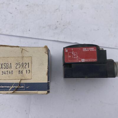 1Pc X TELEMECANIQUE XSBA 25921 110240V 5060Hz