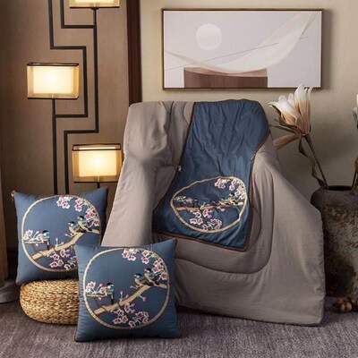 沙发靠垫枕汽车送j29435两用喜庆被子大婚庆刺绣红色抱被靠枕绸缎