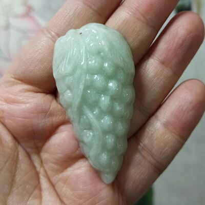 翡翠吊坠飘花花牌葡萄多子