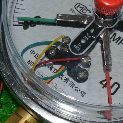 YXCHK-150耐震电接点压力表YXCHK型抗震磁簧式电接点压力表24v