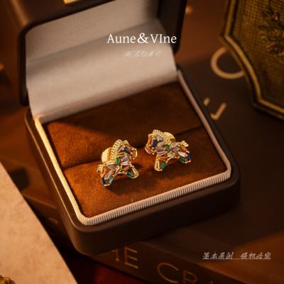 5170 【彩虹白马】 2026马年耳钉高级感轻奢彩钻小马耳饰