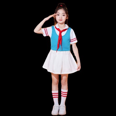 儿童奔跑在阳光下向未来舞蹈服小学生青春阳光活力校园演出表演服