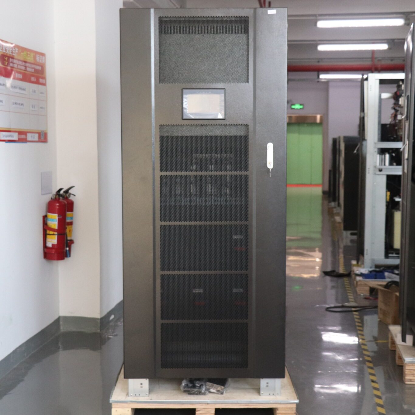 兴科荣厂家直销三相工频在线式UPS不间断电源380V160KW200 250KVA