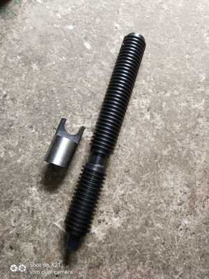 四爪单动卡盘配件K72 1250卡盘丝杆卡柱总长480螺距55*8