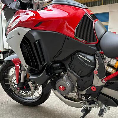 适用于V4 Panigale V4S Streetfighter V4 S 18-21油箱防滑贴新款