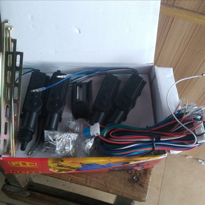 汽车中控锁马达12V通用PLC防盗器中控锁配件闭锁器电动后备箱改装